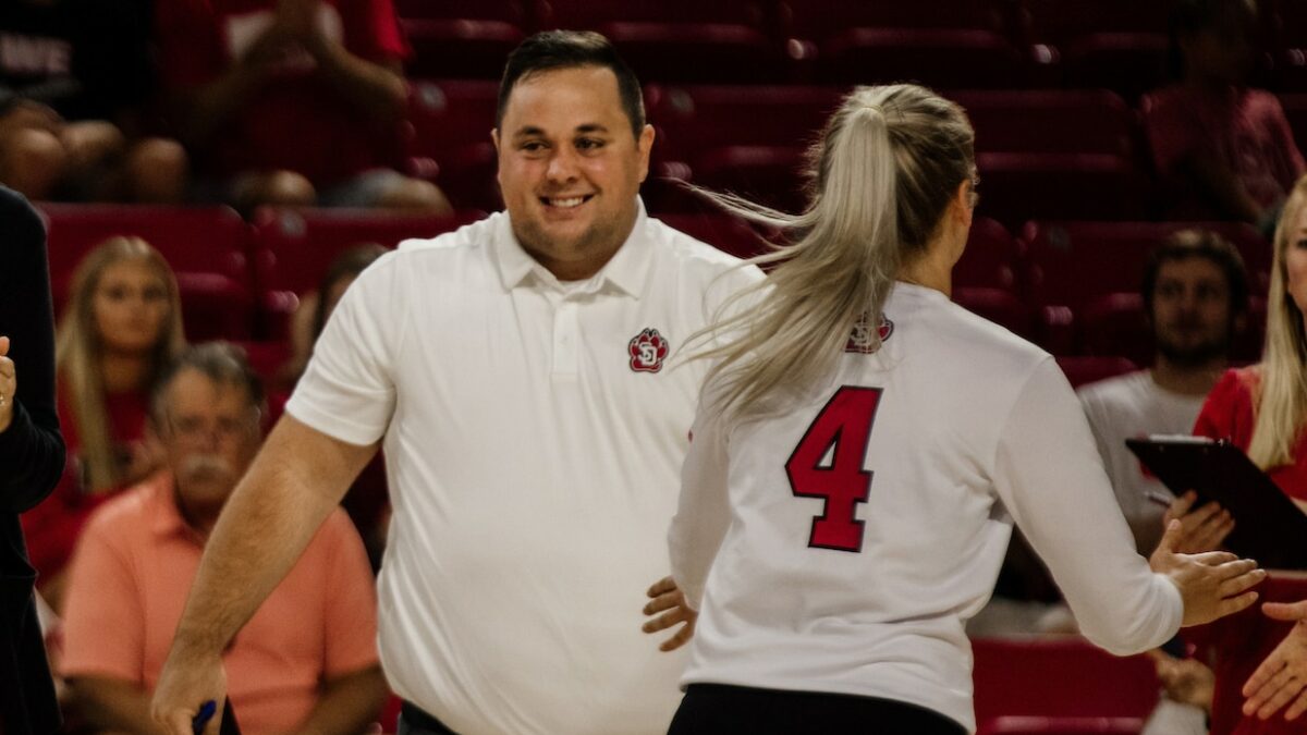 10 Tips to Grow Your Team's Social Accounts | AVCA Blog